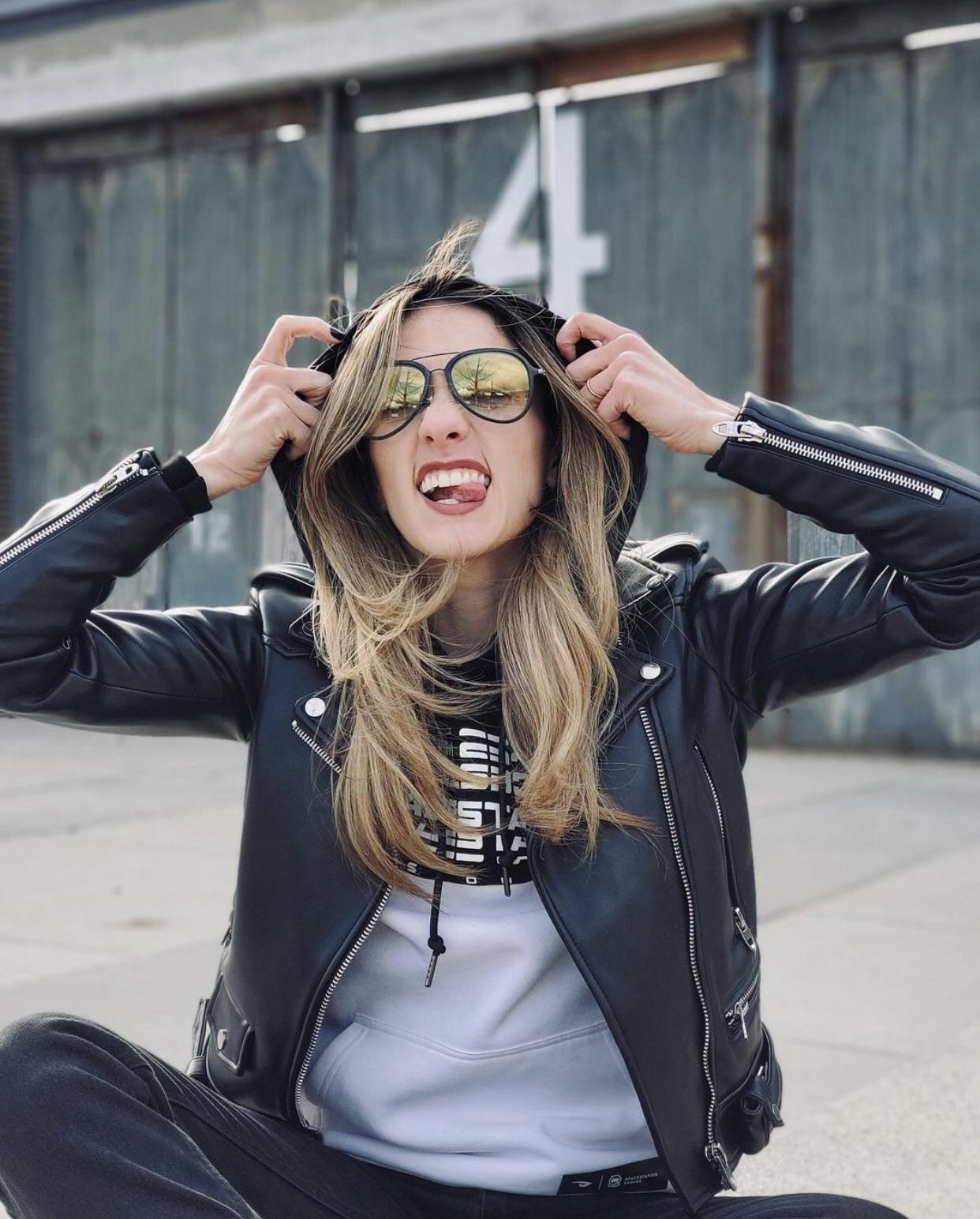 Cool girl | Scrolller