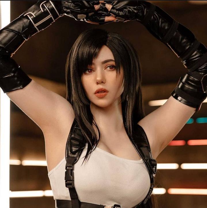 [Alina Becker]_ Does anyone know where to get the original of this photo? it seems cropped, just ...