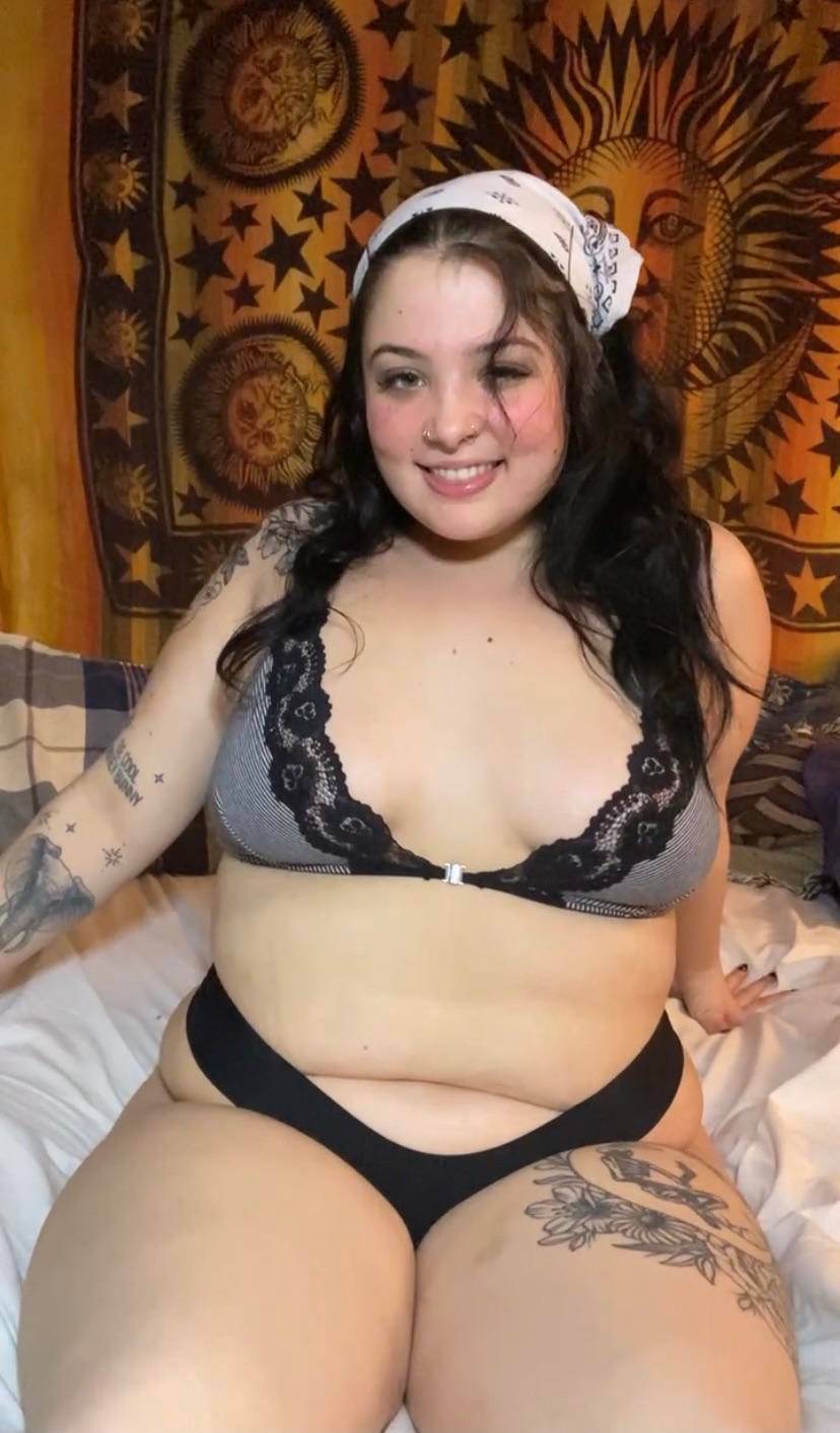 could i be your gf? 🥺 | Scrolller