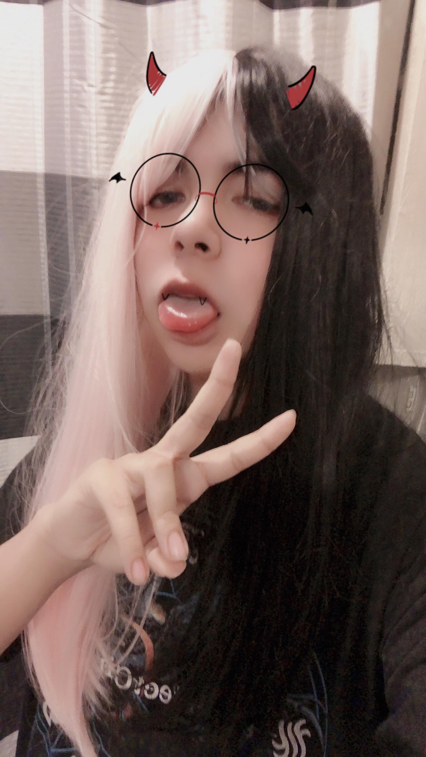 could i trap you💕💕🥺👉👈? | Scrolller