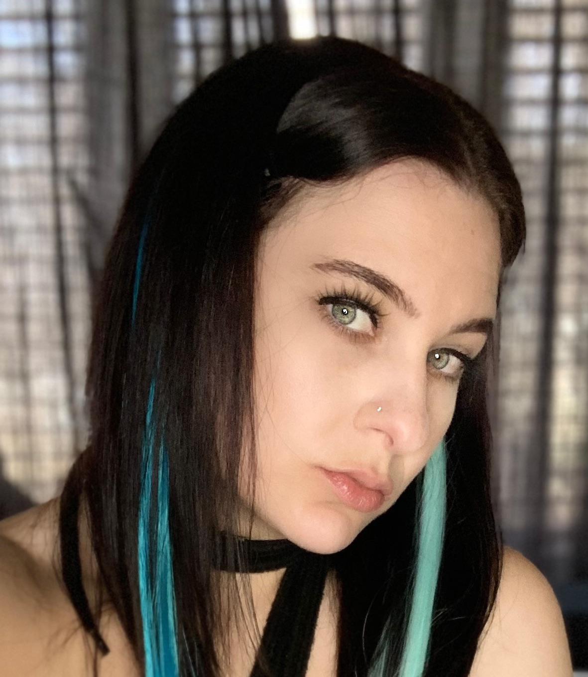 Cover my pretty face In Pearl Jam baby 🖤 | Scrolller