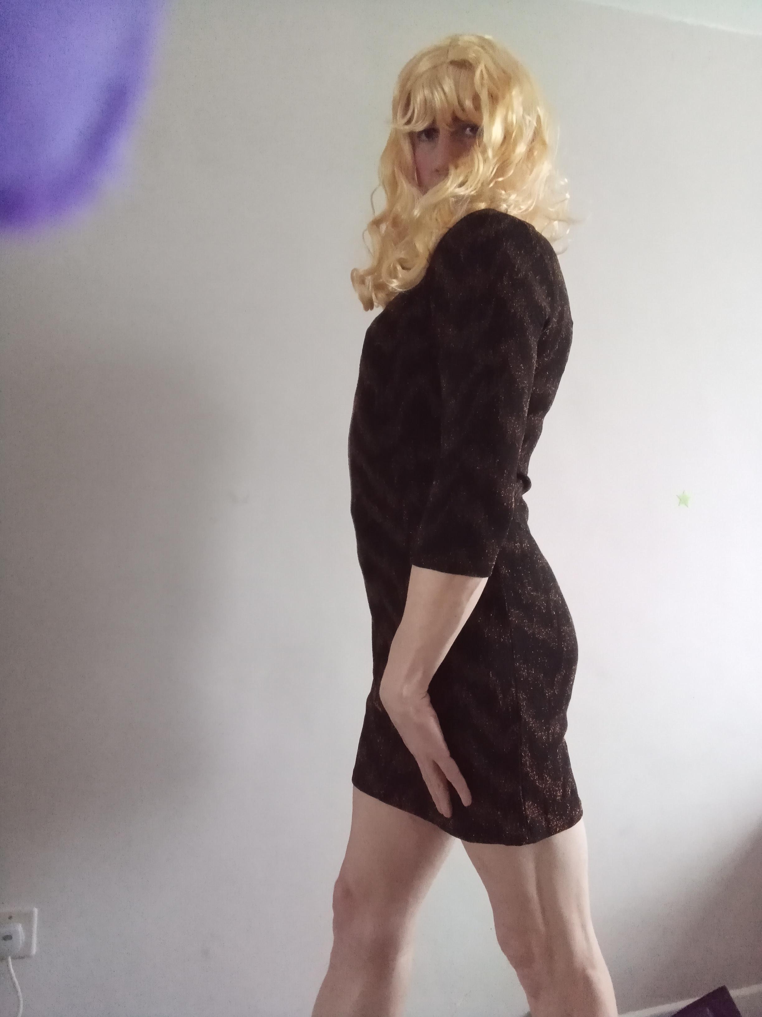 Covered shoulders bare legs | Scrolller