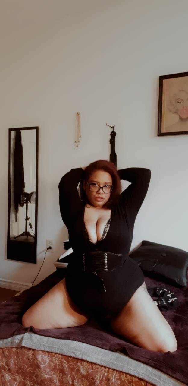 Crawl between this thiccness it's extra warm | Scrolller