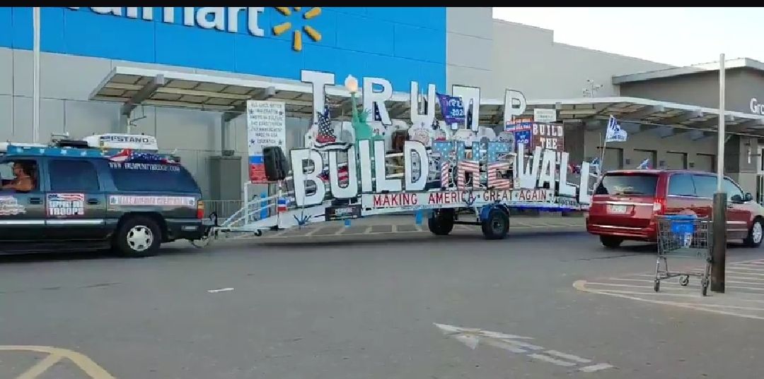 Crazy Mobile In Walmart Parking Lot Scrolller