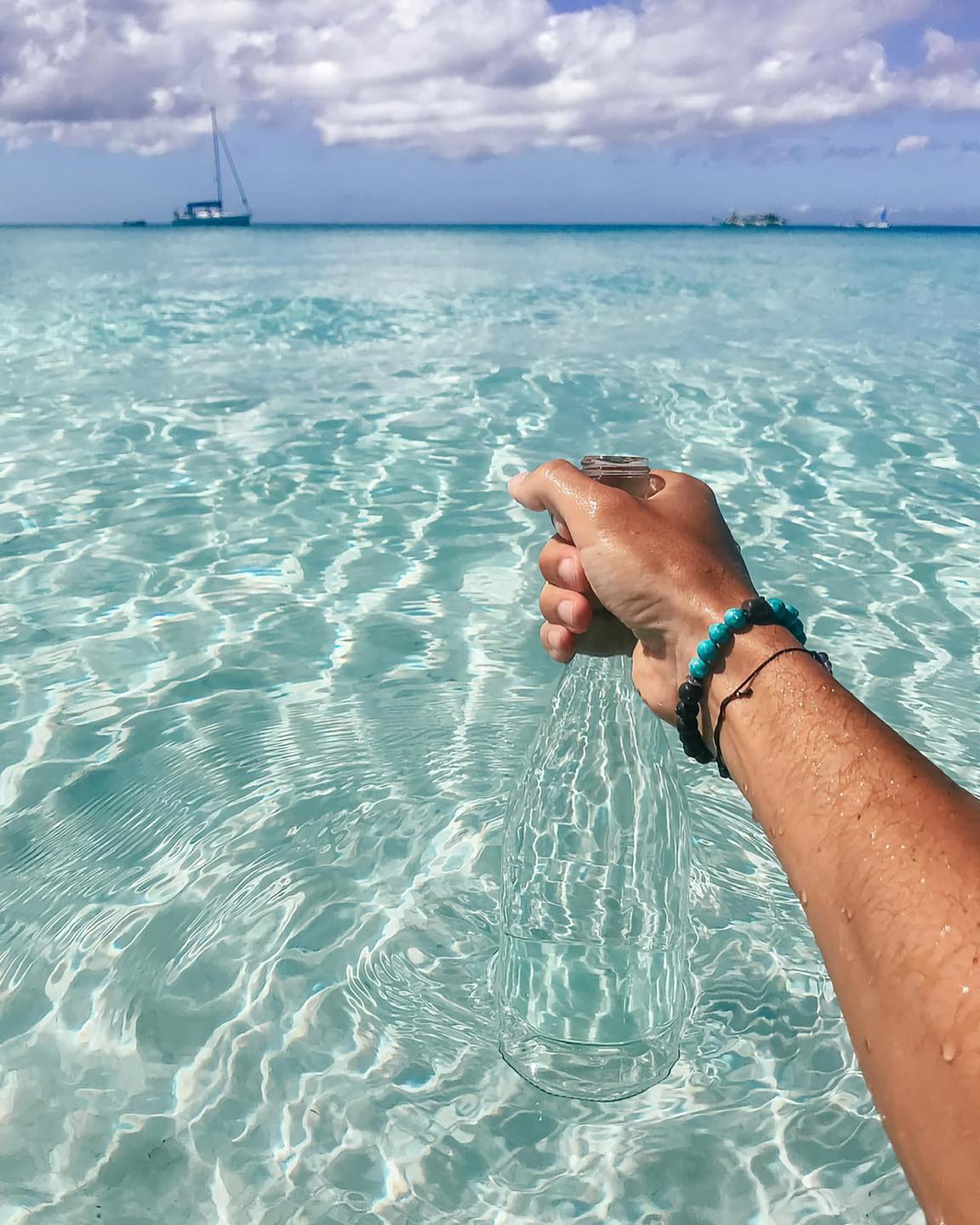 Crystal clear waters of Boracay, Philippines. From u/AdministrationSolid4 | Scrolller