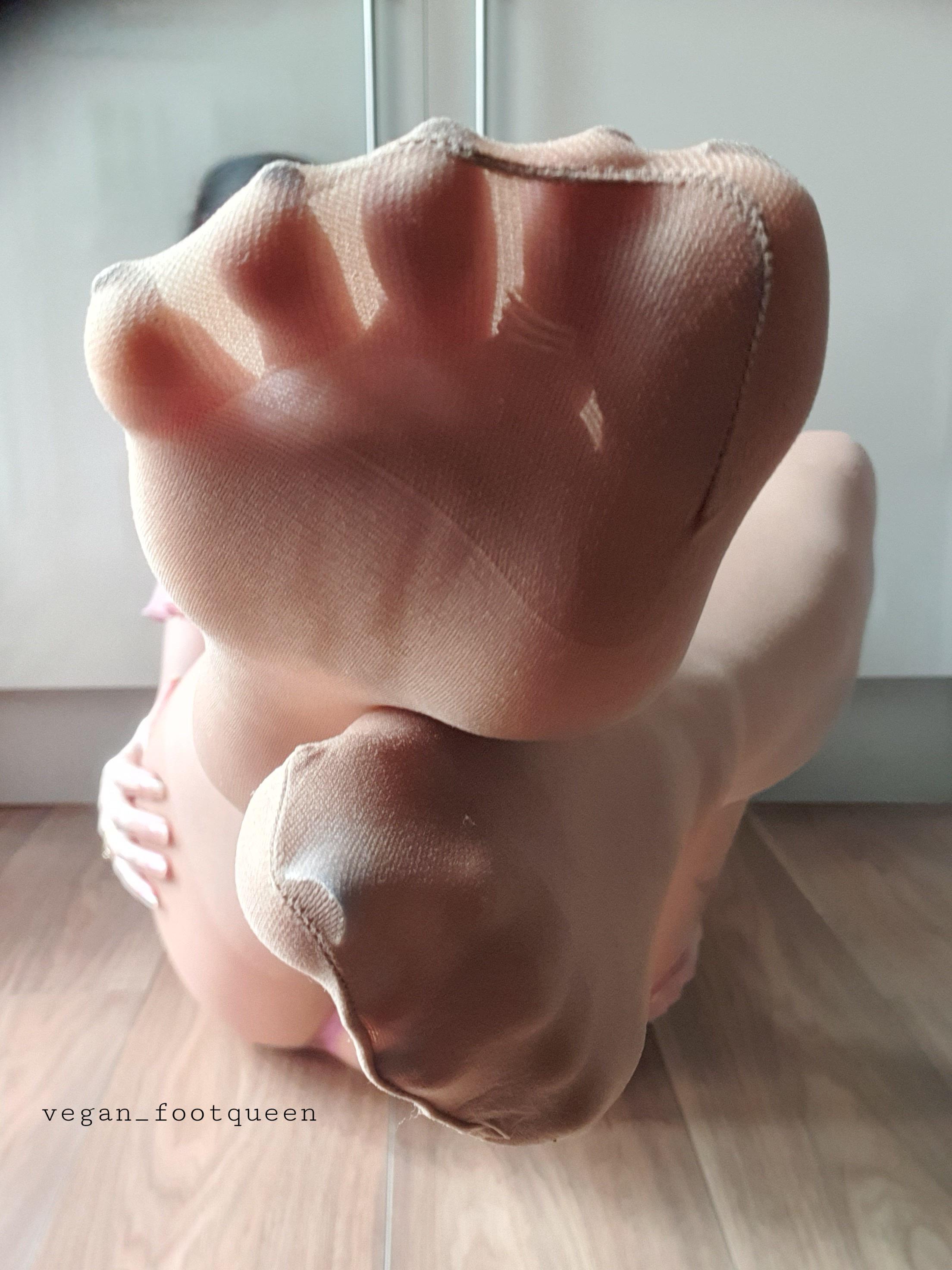 Cum closer and have a feel 😏 | Scrolller