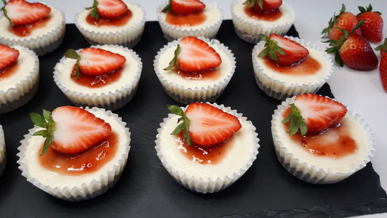 Cupcake with biscuits and white chocolate | Scrolller