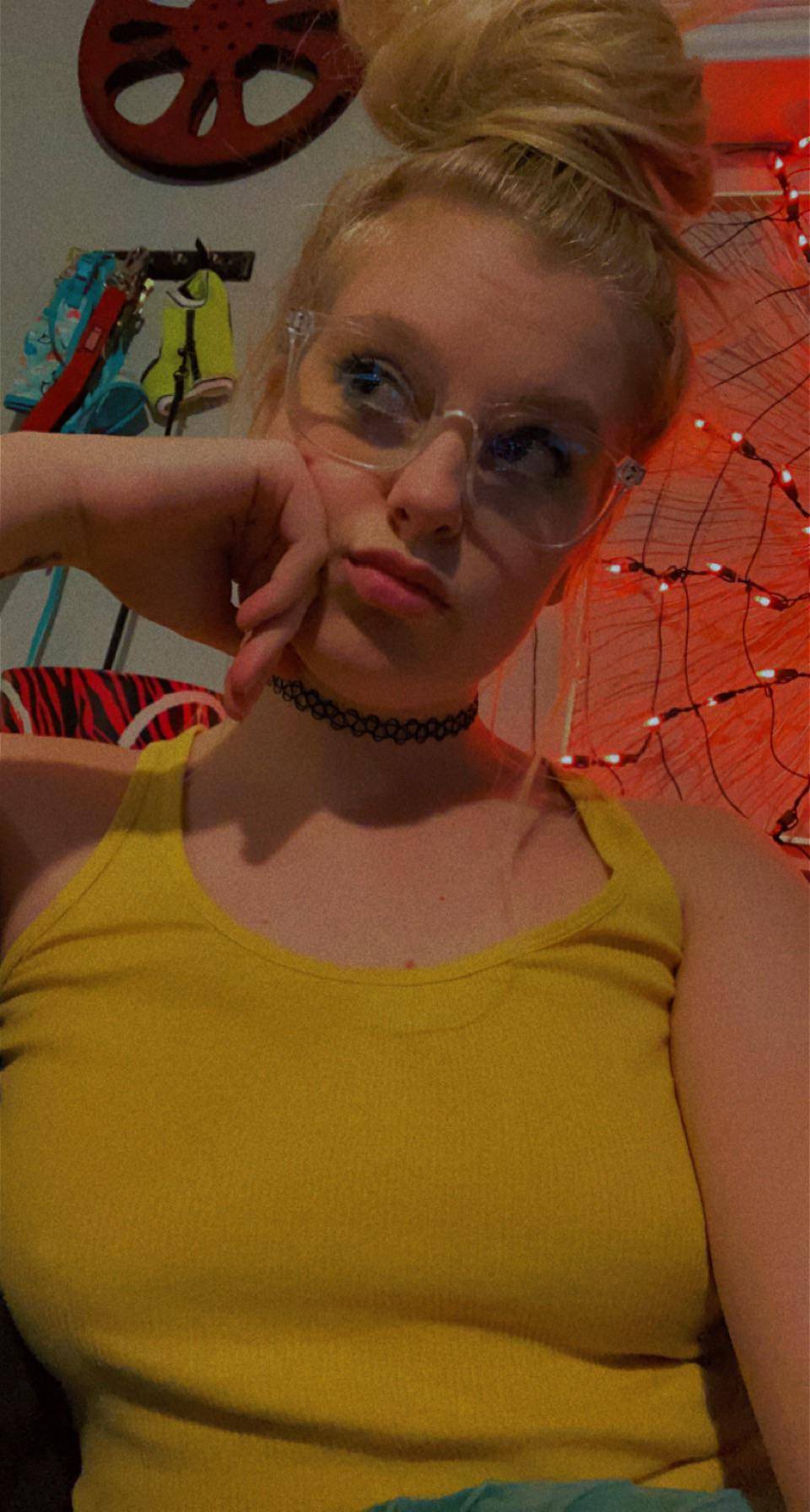 Currently 🧡 | Scrolller