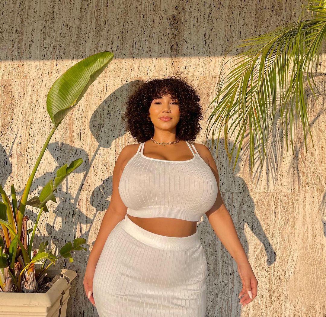 Katelyn Sade | Scrolller