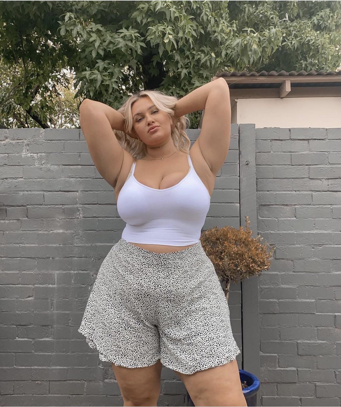 Curvy Aussie | Scrolller