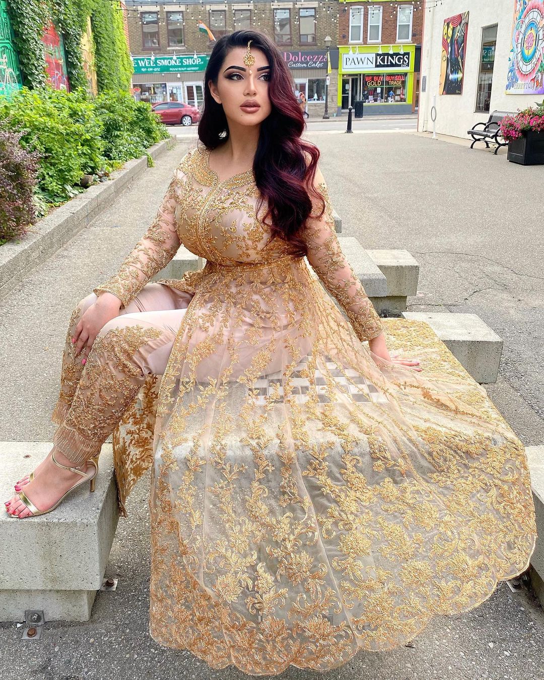 NRI Curvy Canadian Indian Beauty in Ethnic Dress | Scrolller