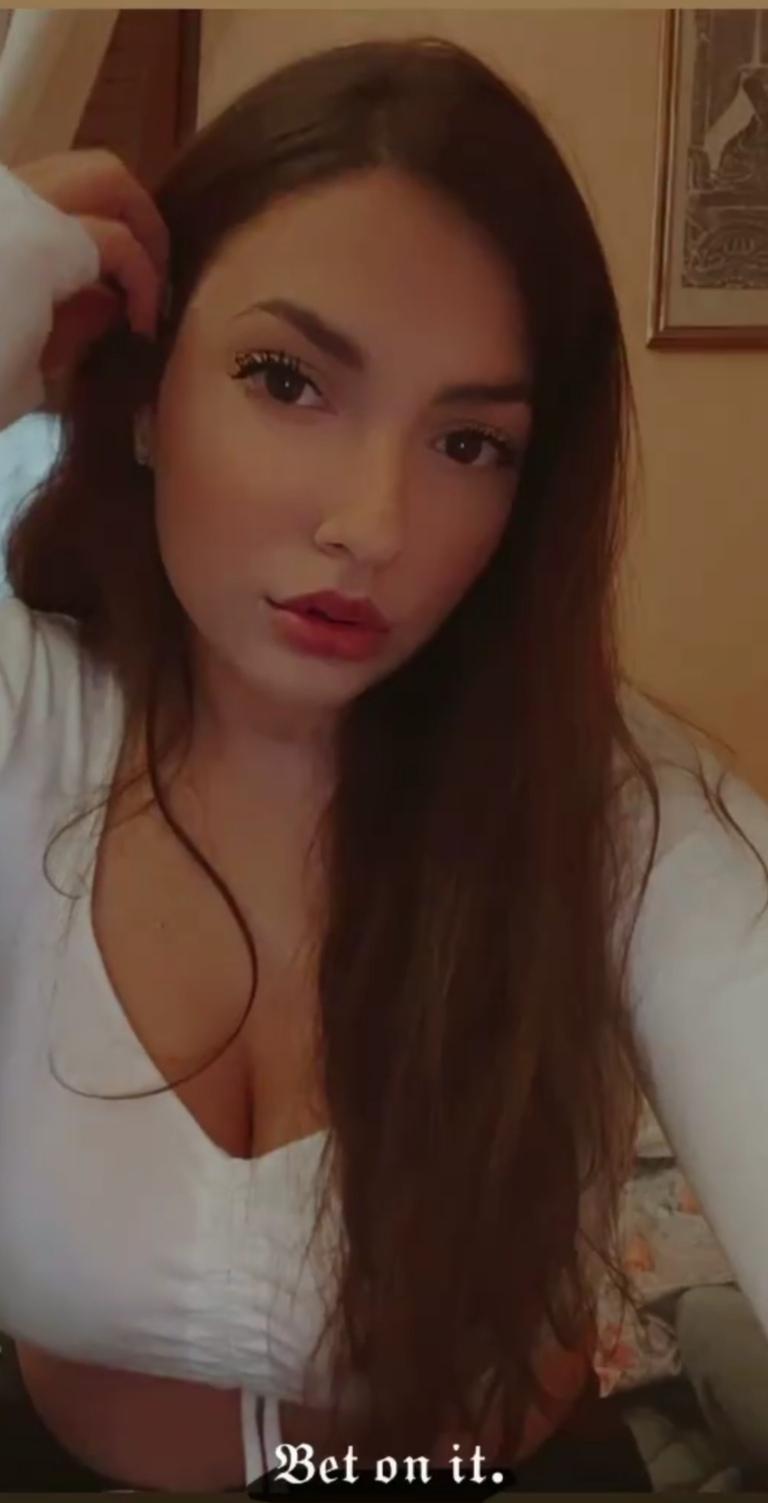 Curvy troietta | Scrolller