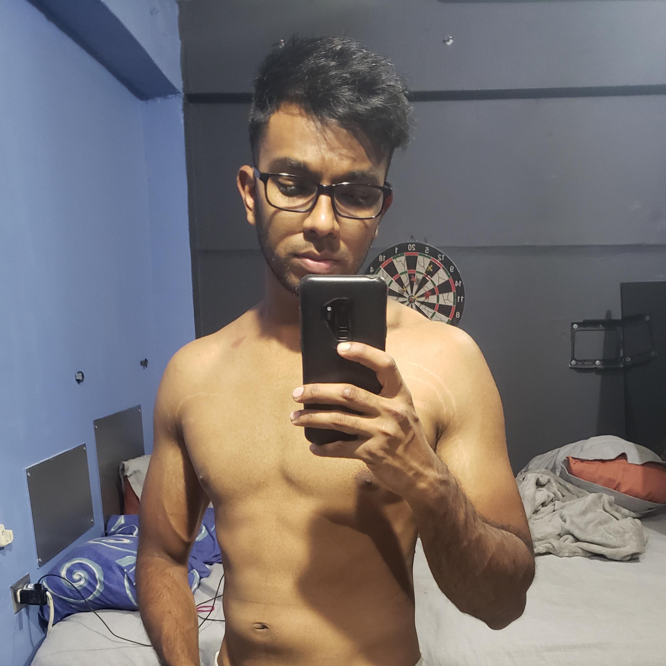 Cute but abs are fading | Scrolller