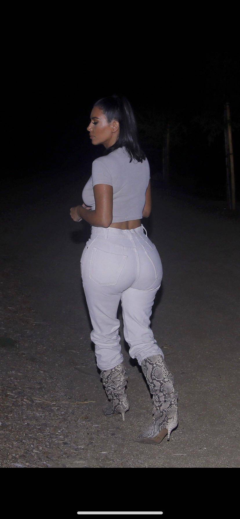 Cute Butt In White Jeans Scrolller