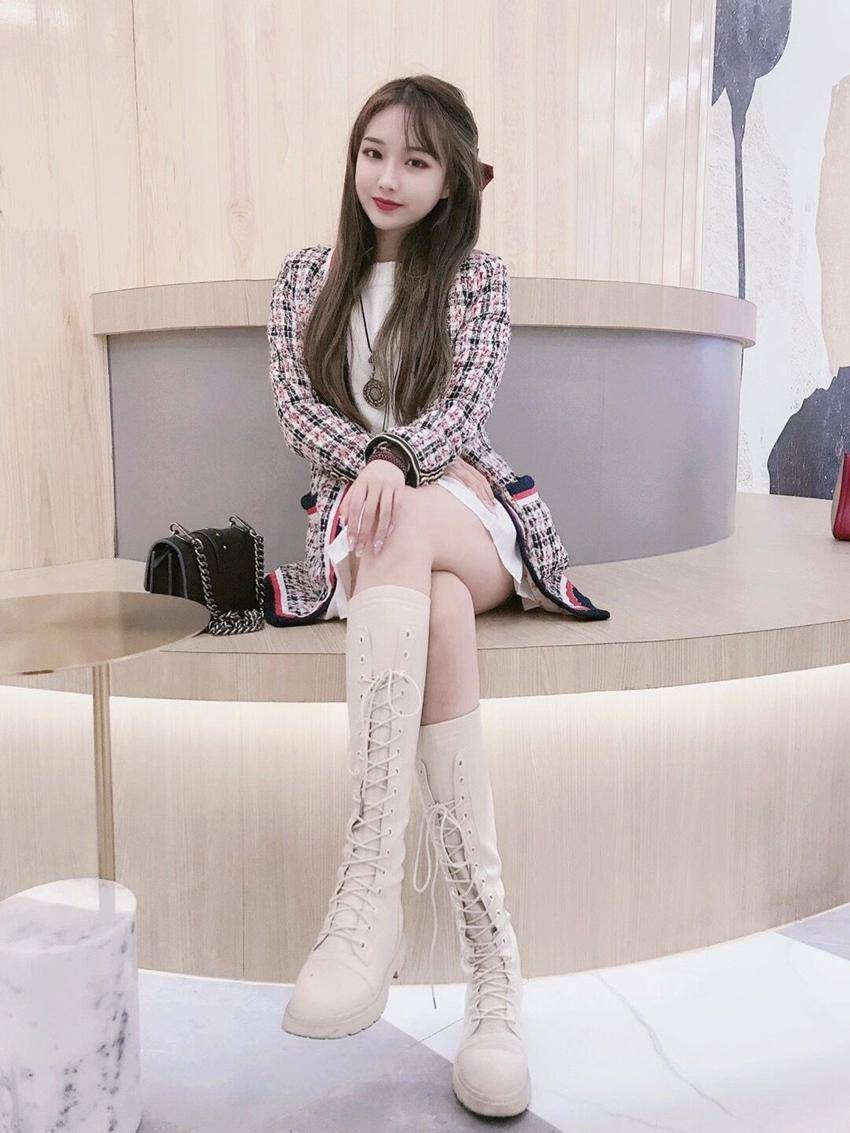 Cute Chinese girl | Scrolller