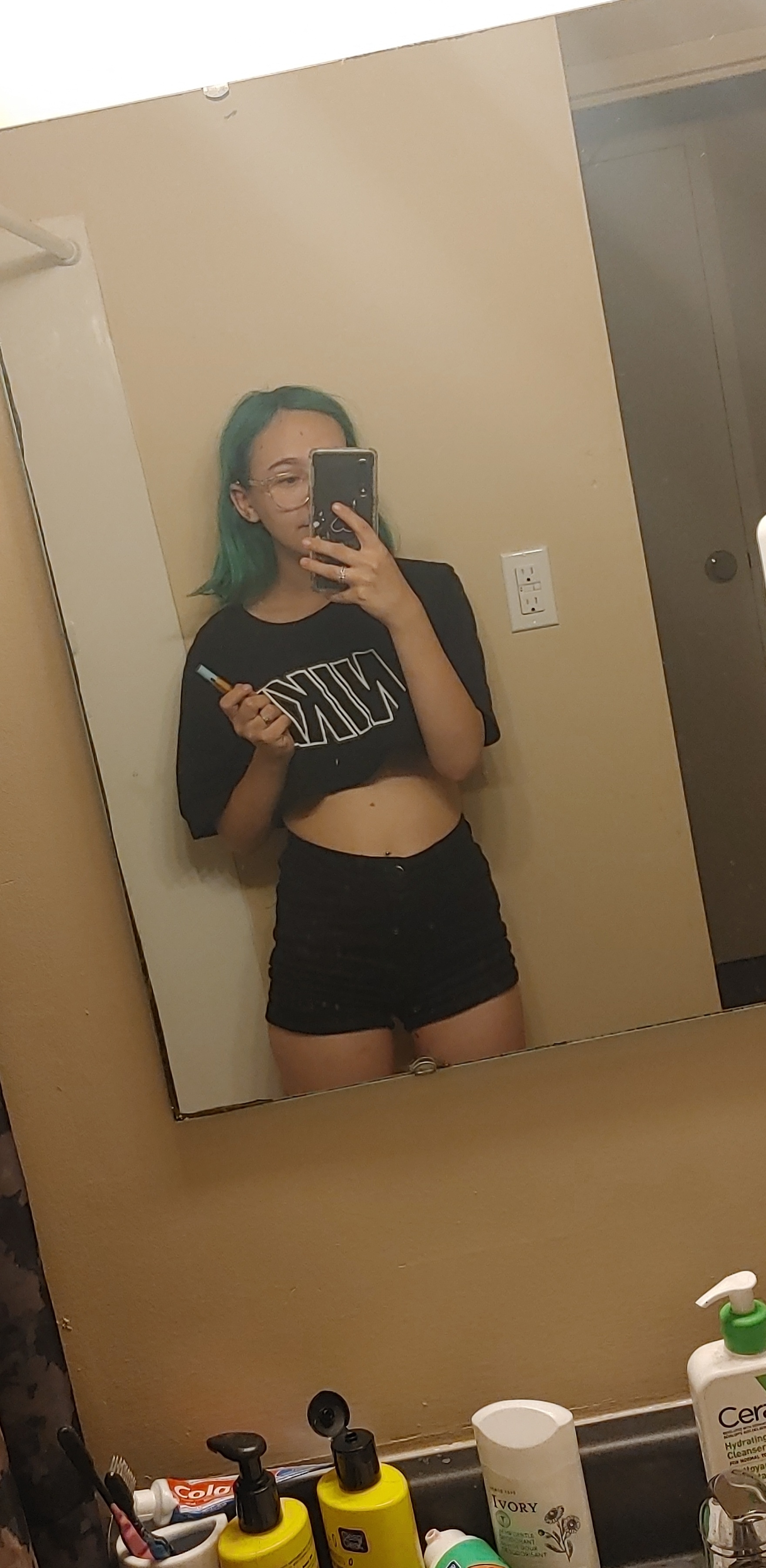 Cute fit featuring my dab pen! Over 18 | Scrolller