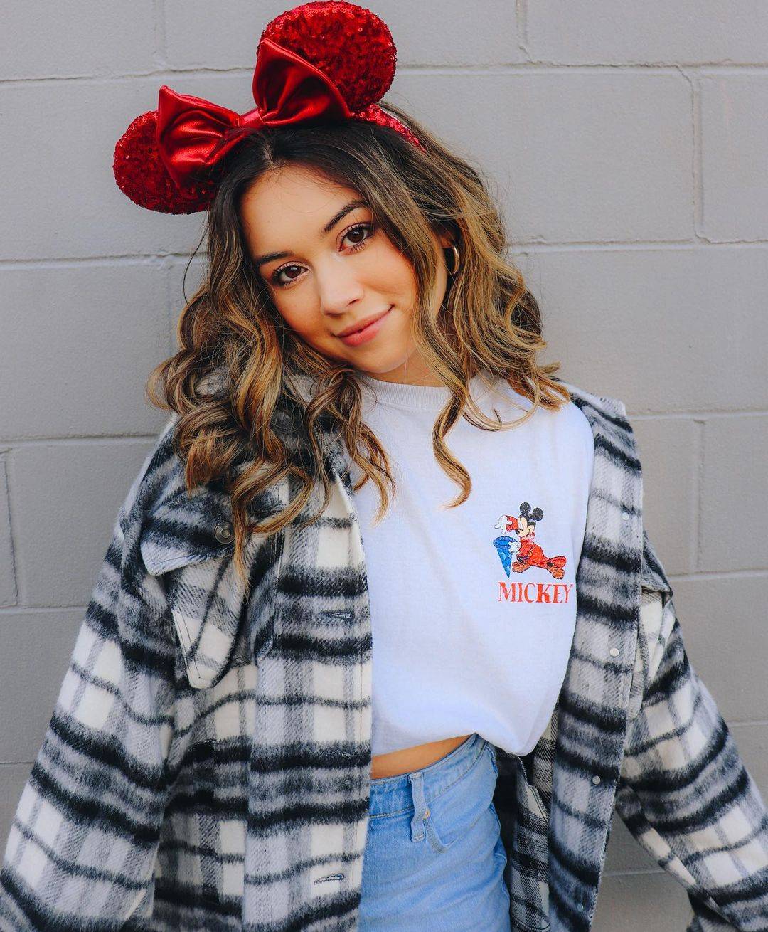 Cute Girl in a Mickey Shirt | Scrolller