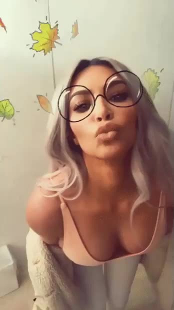 Cute Kim | Scrolller