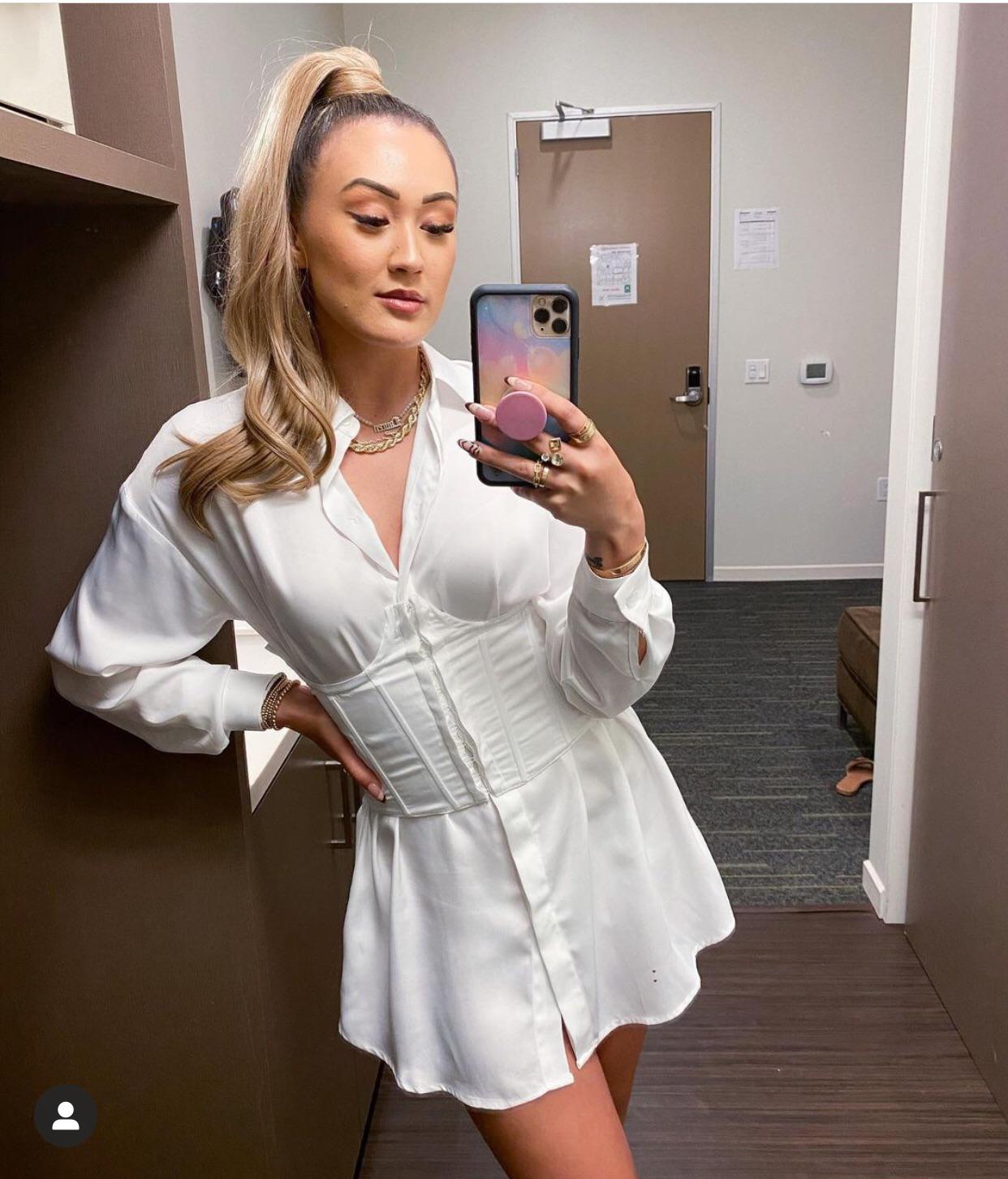 Cute Lauren Scrolller