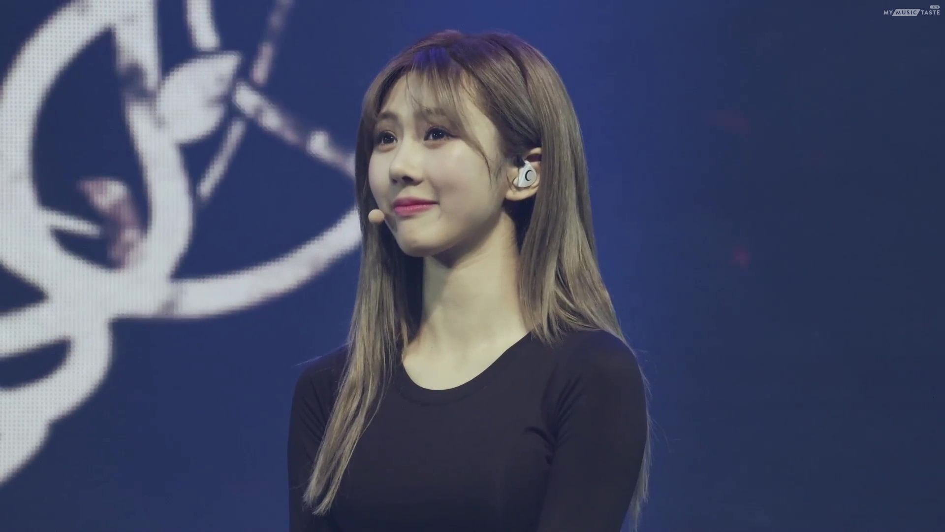 Cute Puppy Yoohyeon | Scrolller