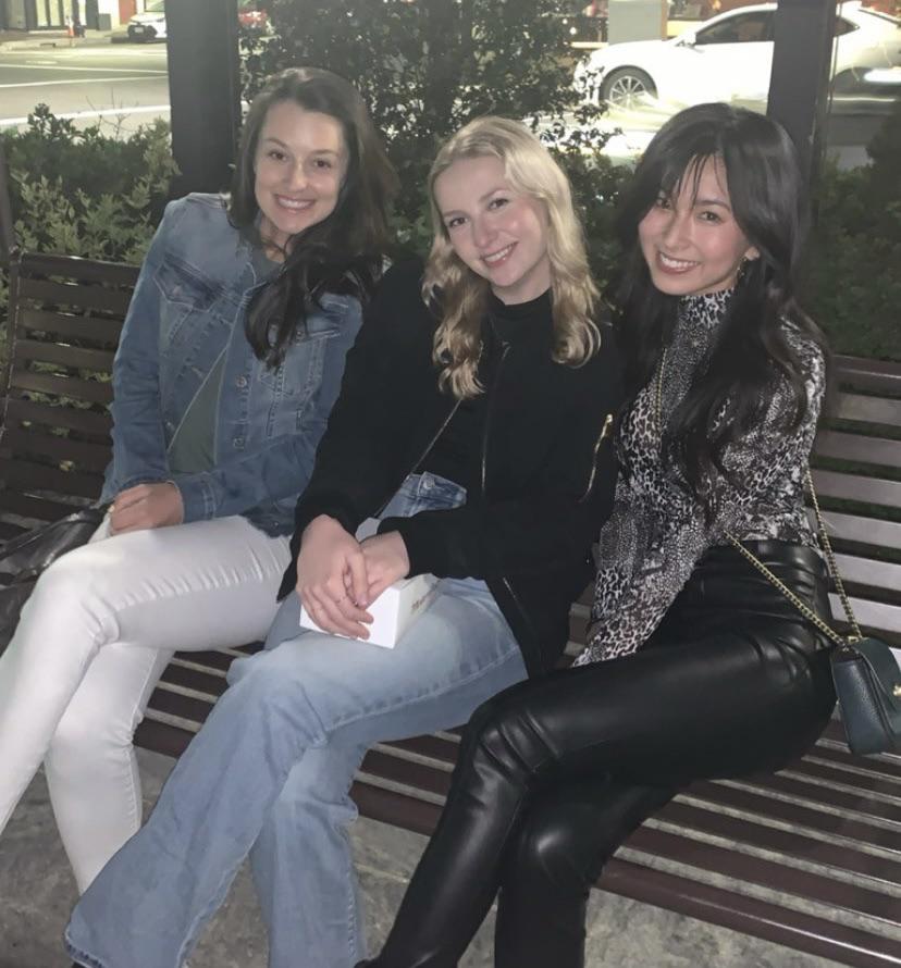 Cute Trio on a Bench | Scrolller