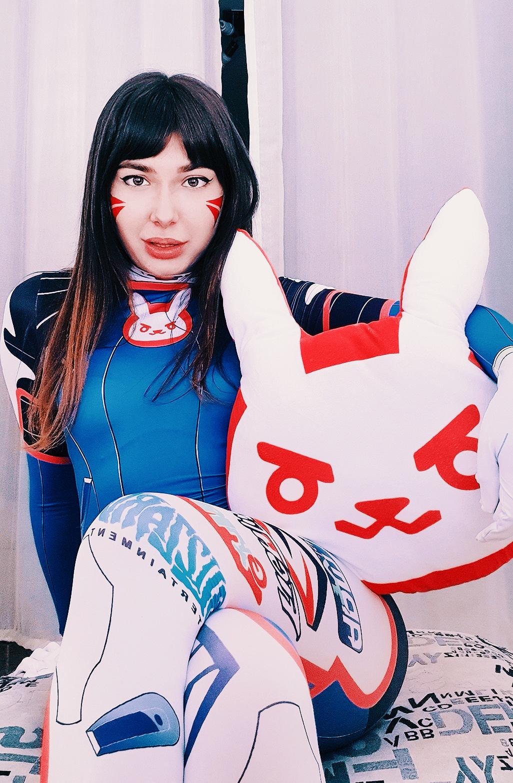 D.va from Overwatch cosplay by Stacy__x 🐰🎮 | Scrolller