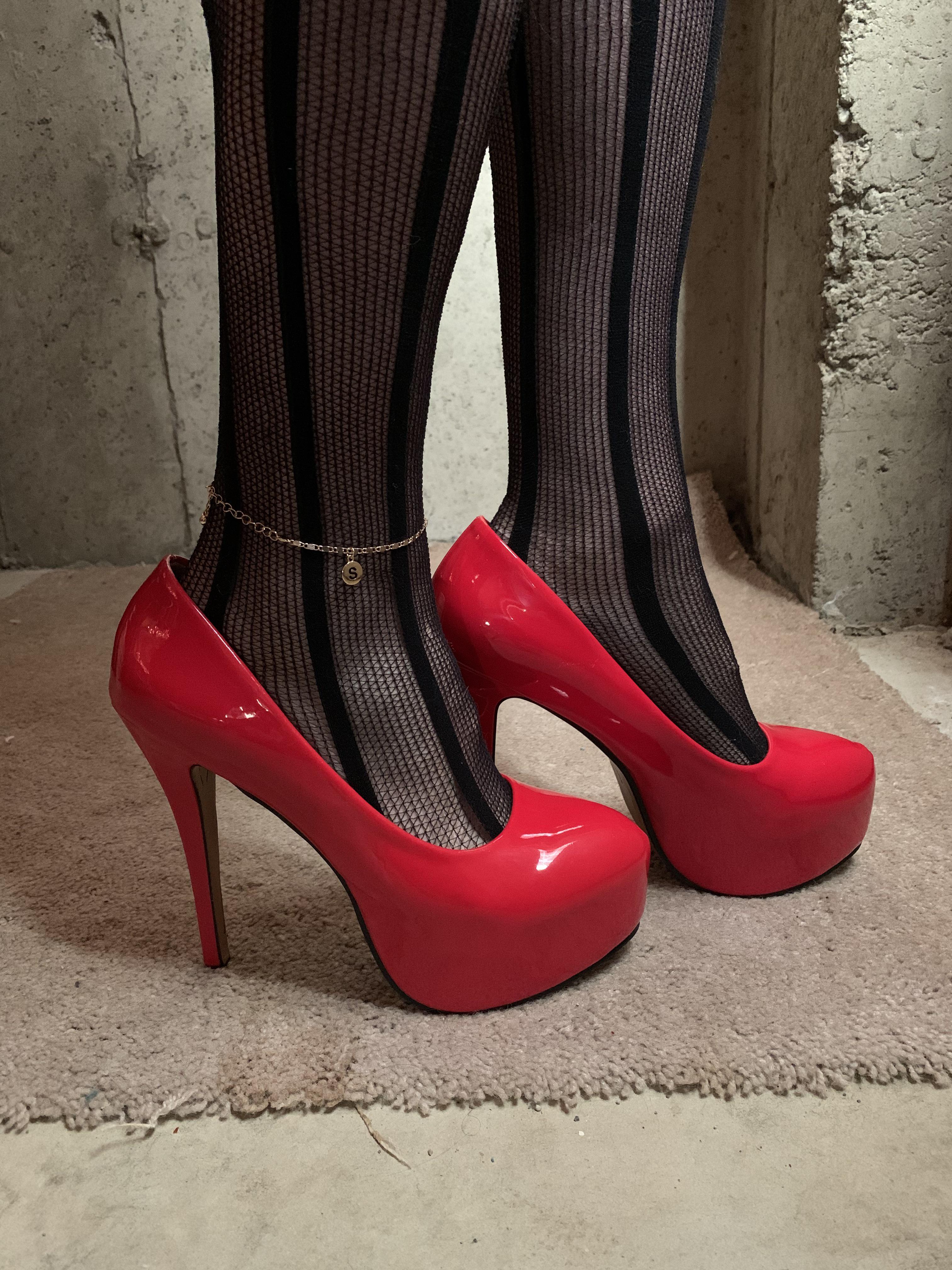 Daddy makes me wear these heels | Scrolller