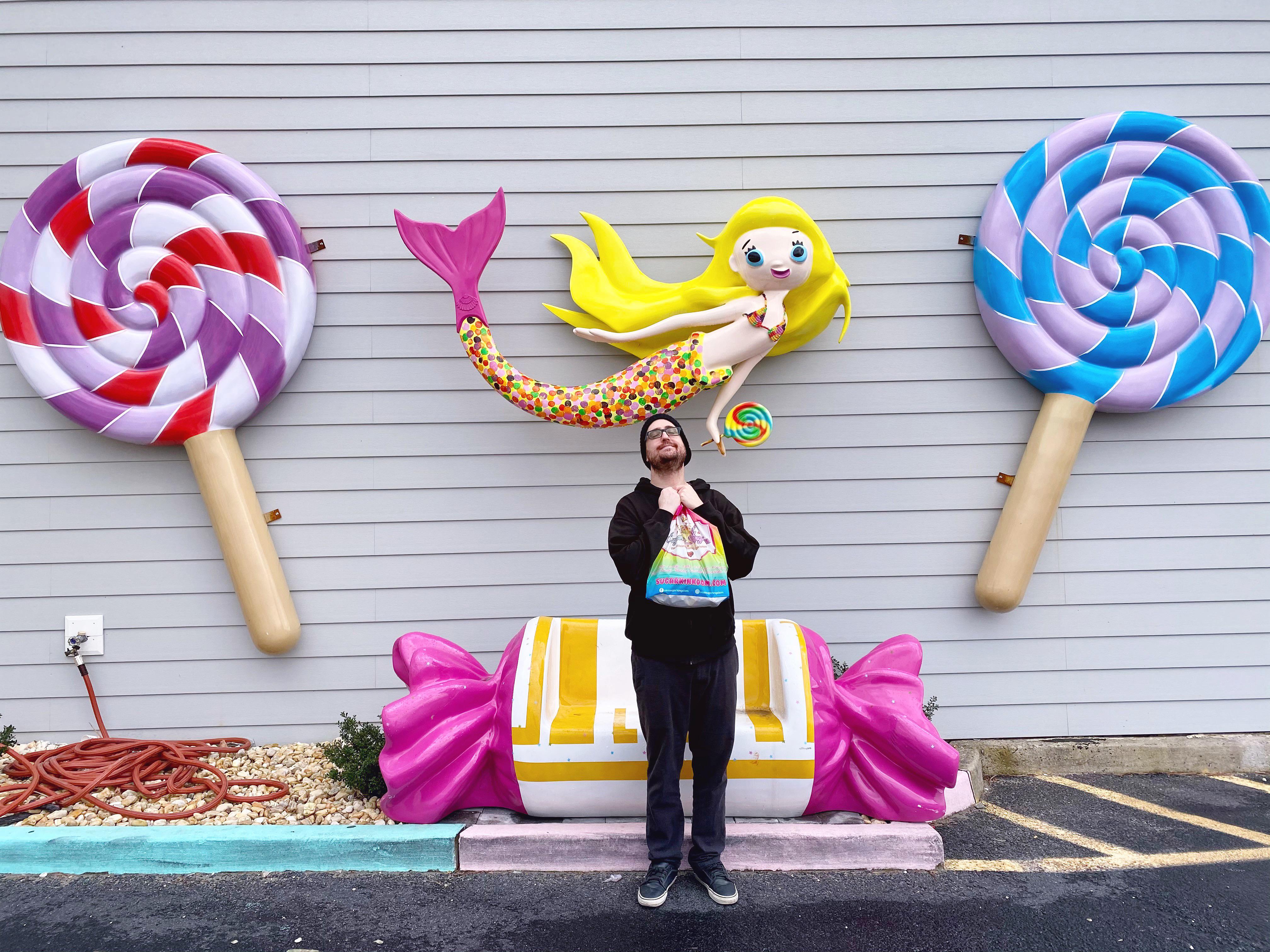 Daddy took me to a huge candy shop and he was more excited than I was. 💖🍭 | Scrolller