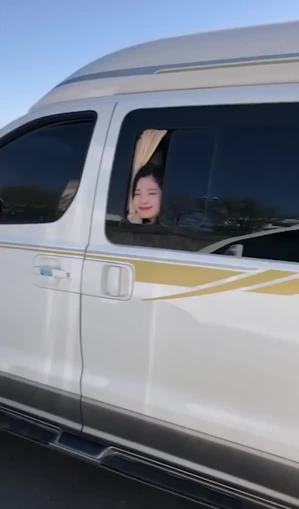 Dahyun - face out of van window | Scrolller