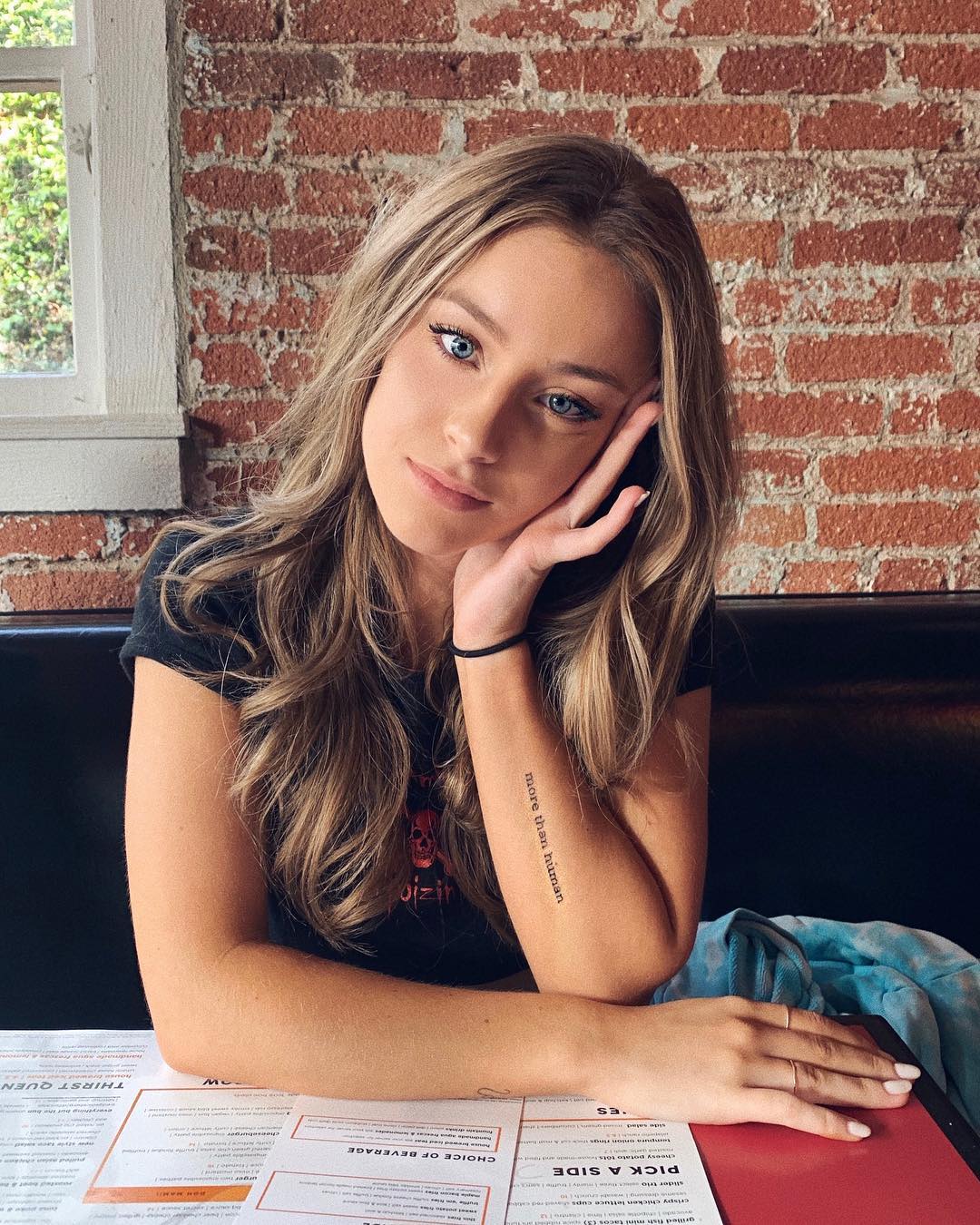 Daisy Keech Scrolller