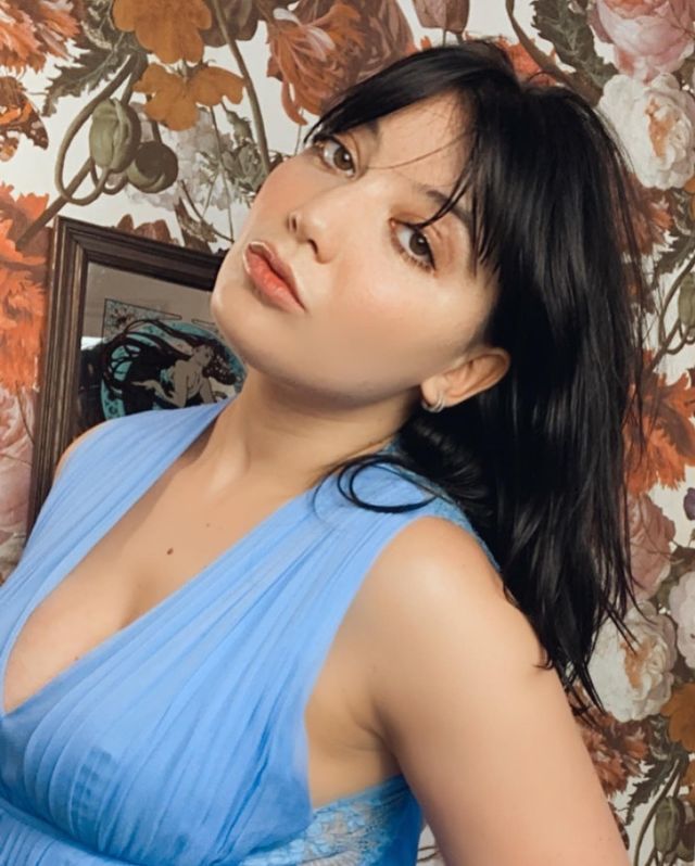 Daisy Lowe | Scrolller