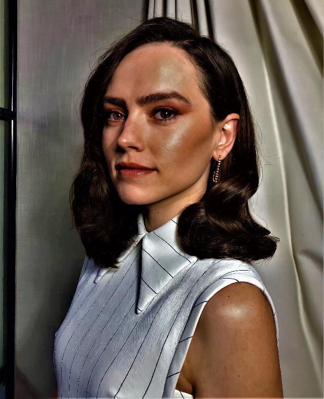 Daisy Ridley Scrolller