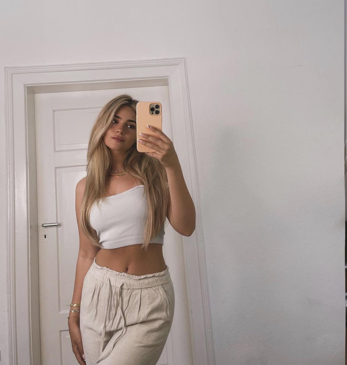 White crop top | Scrolller