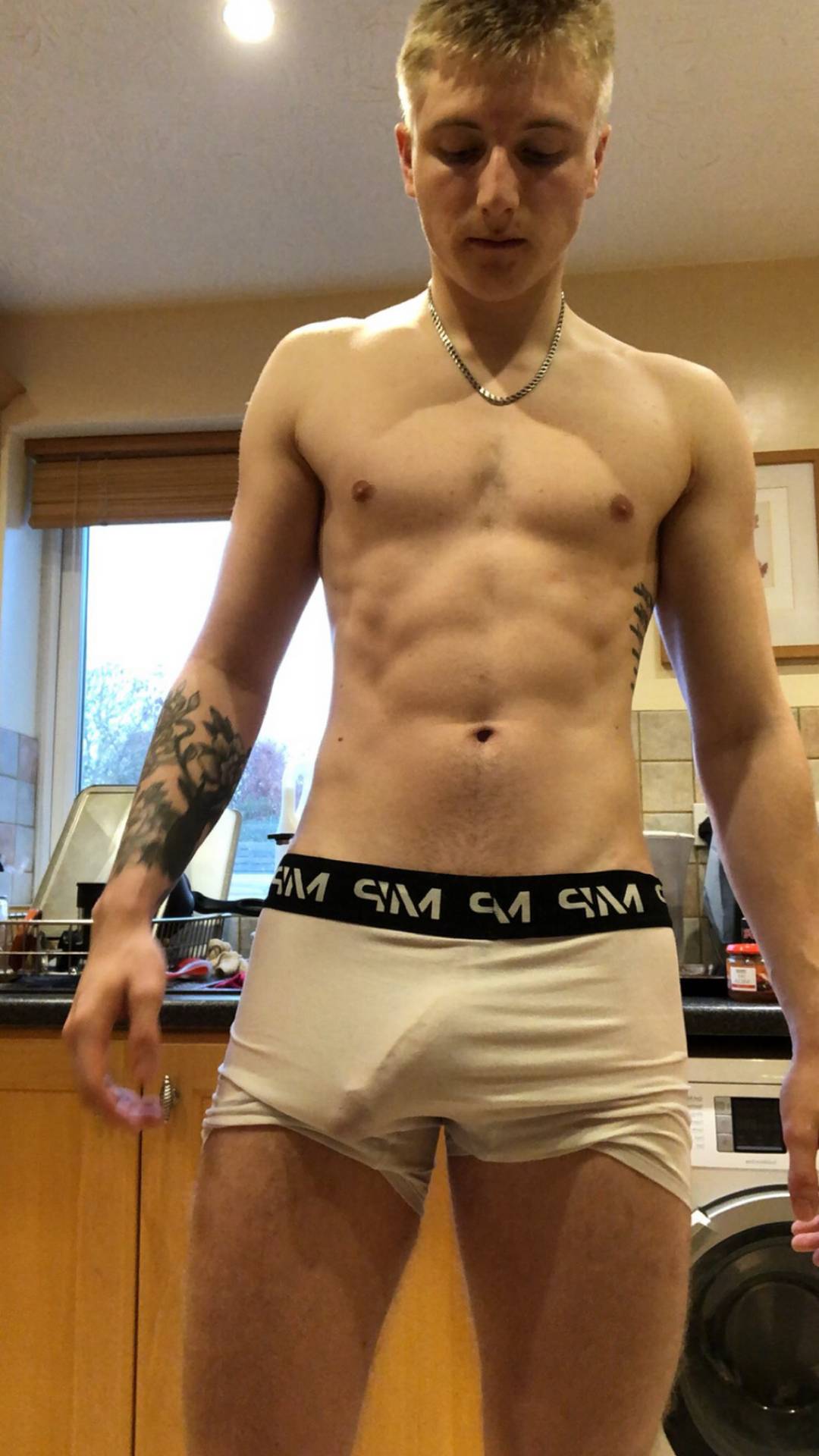 Damn hot bulge | Scrolller