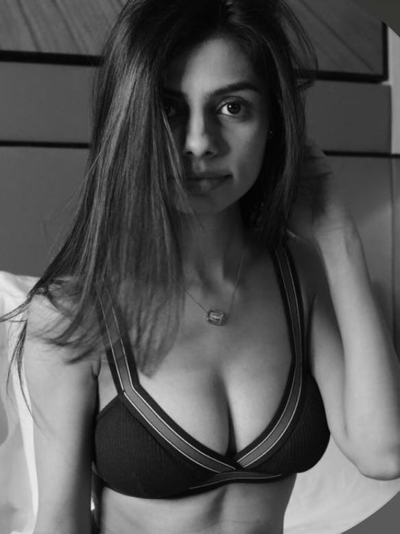 Damn this girl | Scrolller