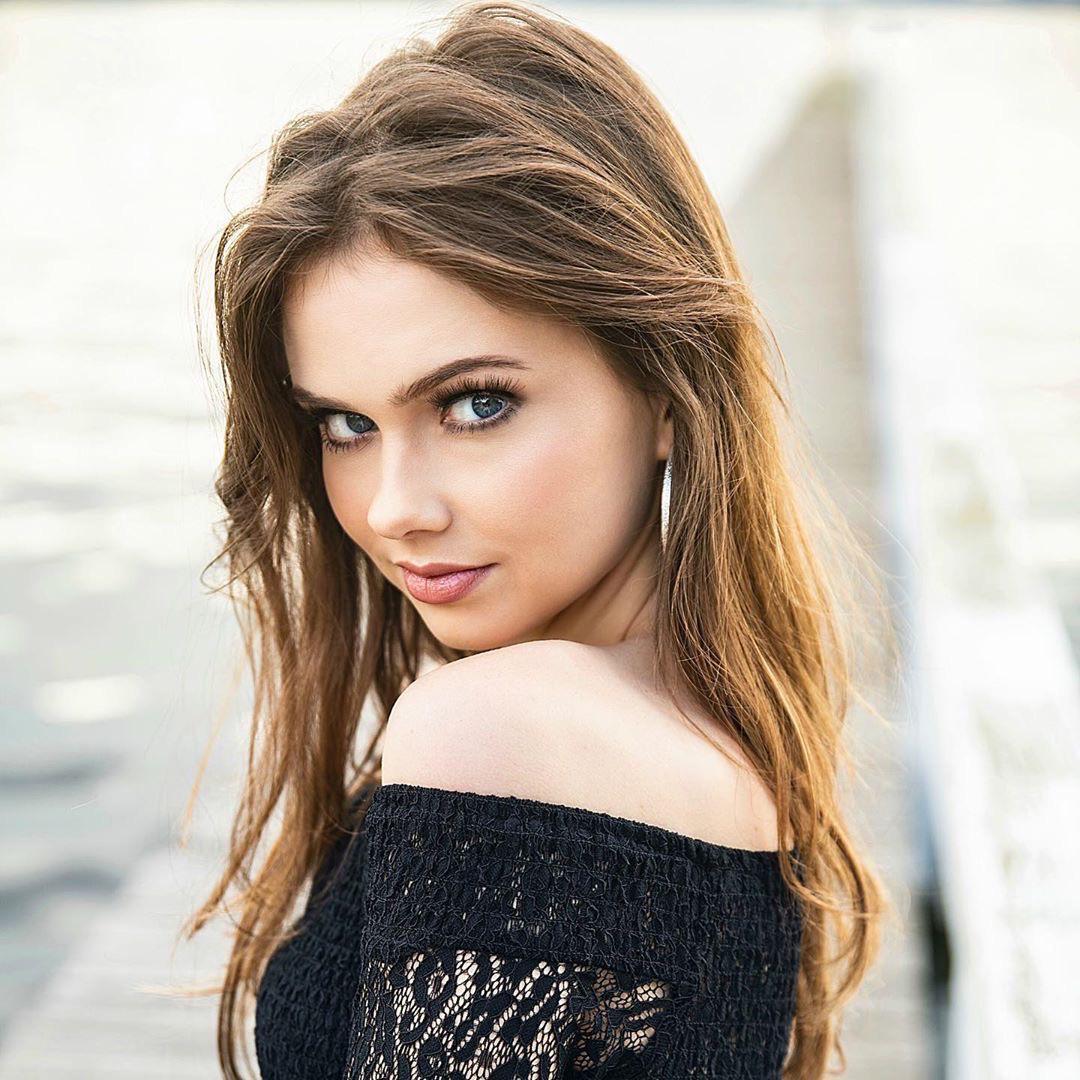 Dana Rae Johnson | Scrolller