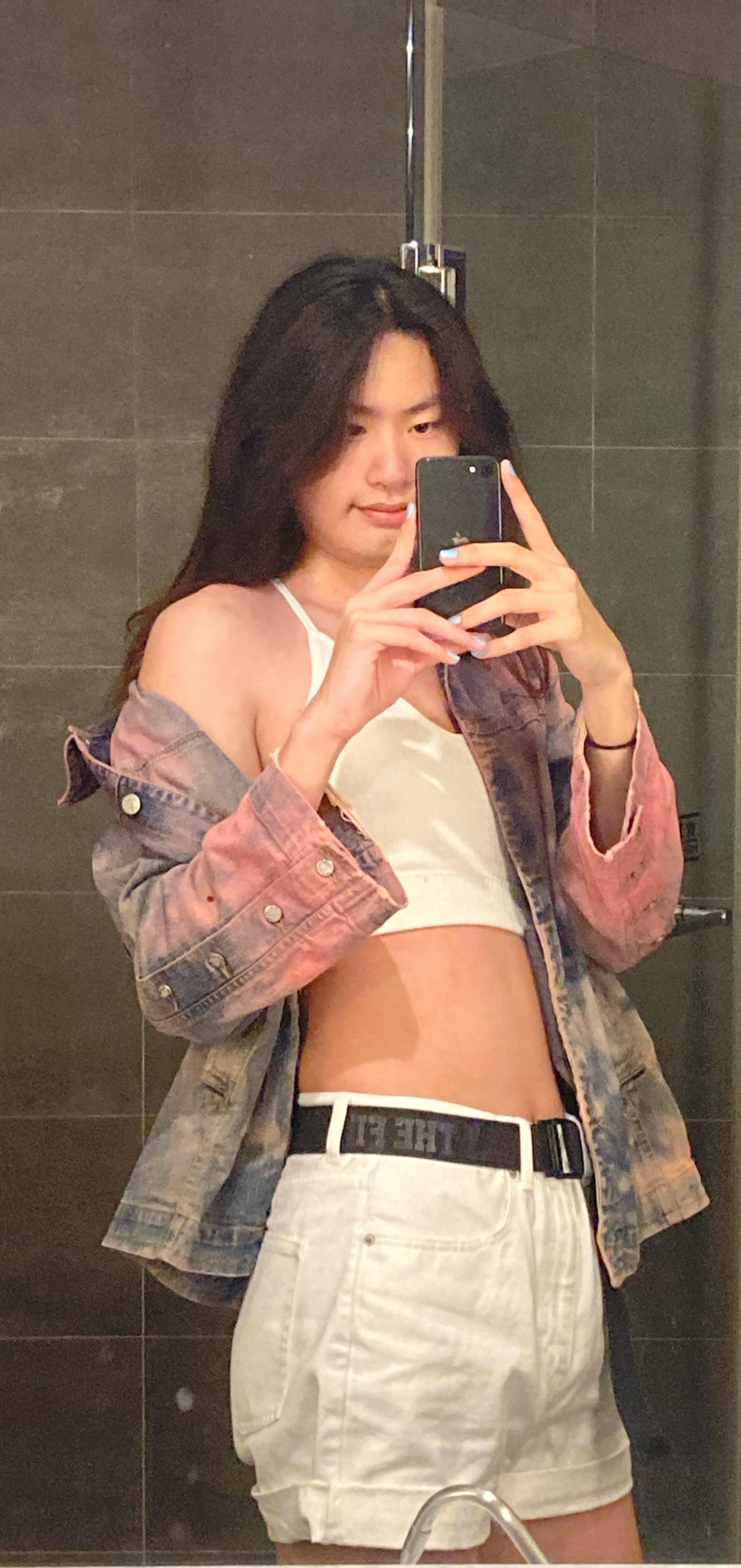 Dancing in the mirror | Scrolller