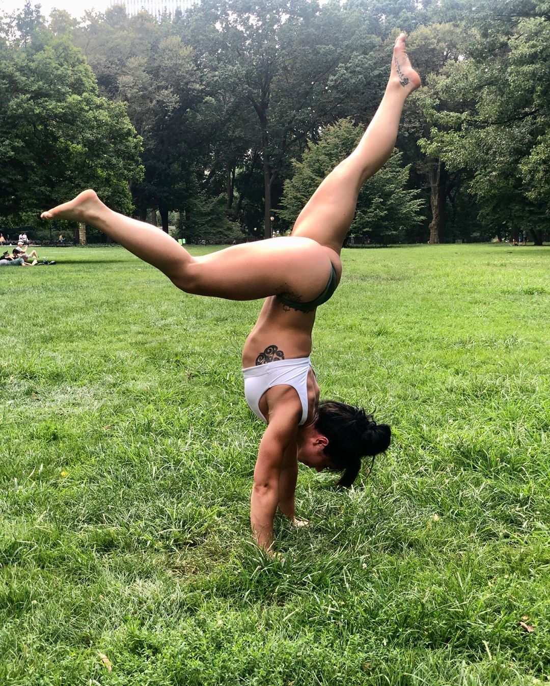 Danielle Barry | Scrolller