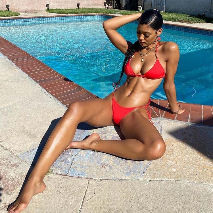 Danielle Herrington | Scrolller