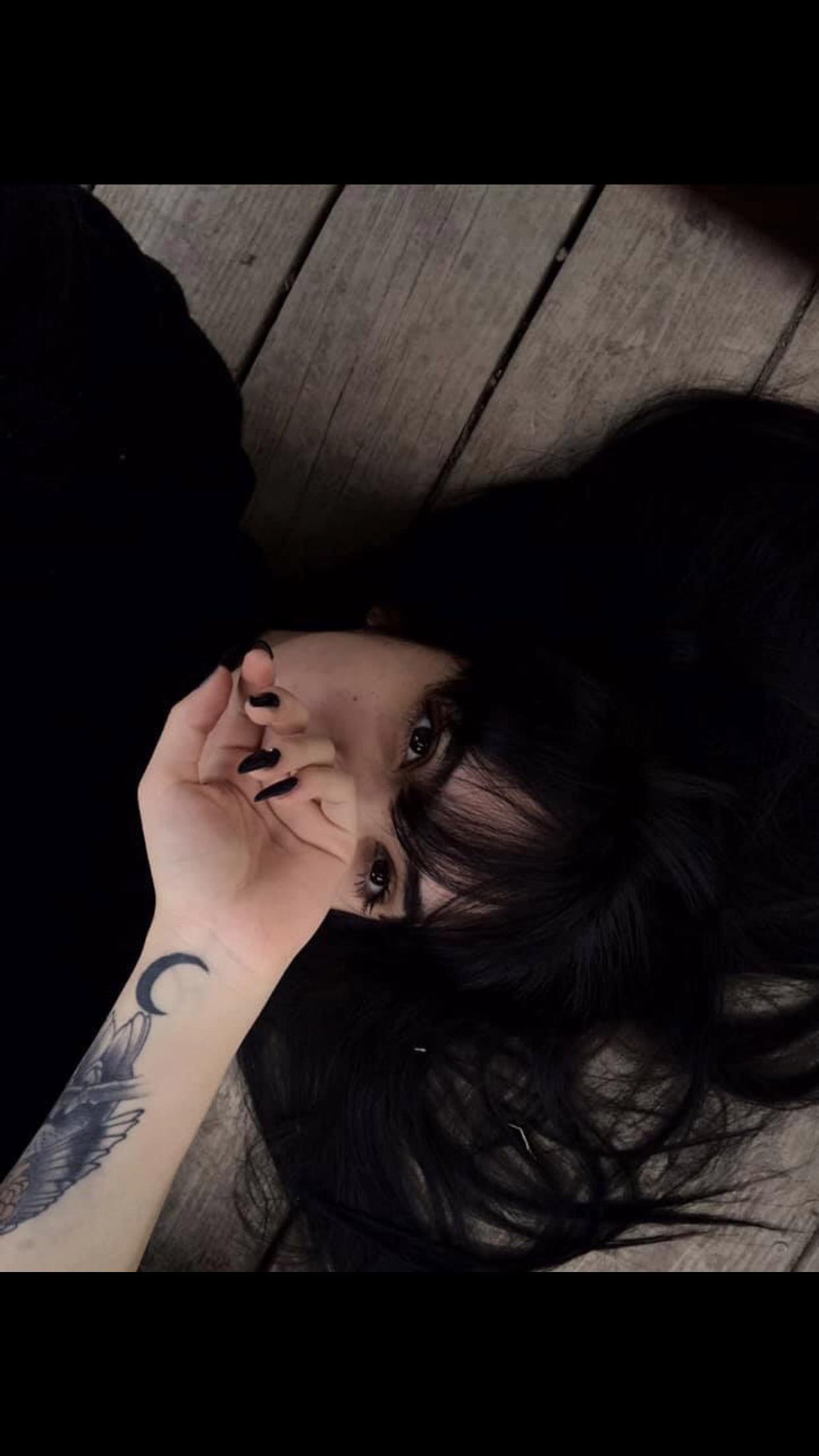 Dark eyes drawing you in | Scrolller