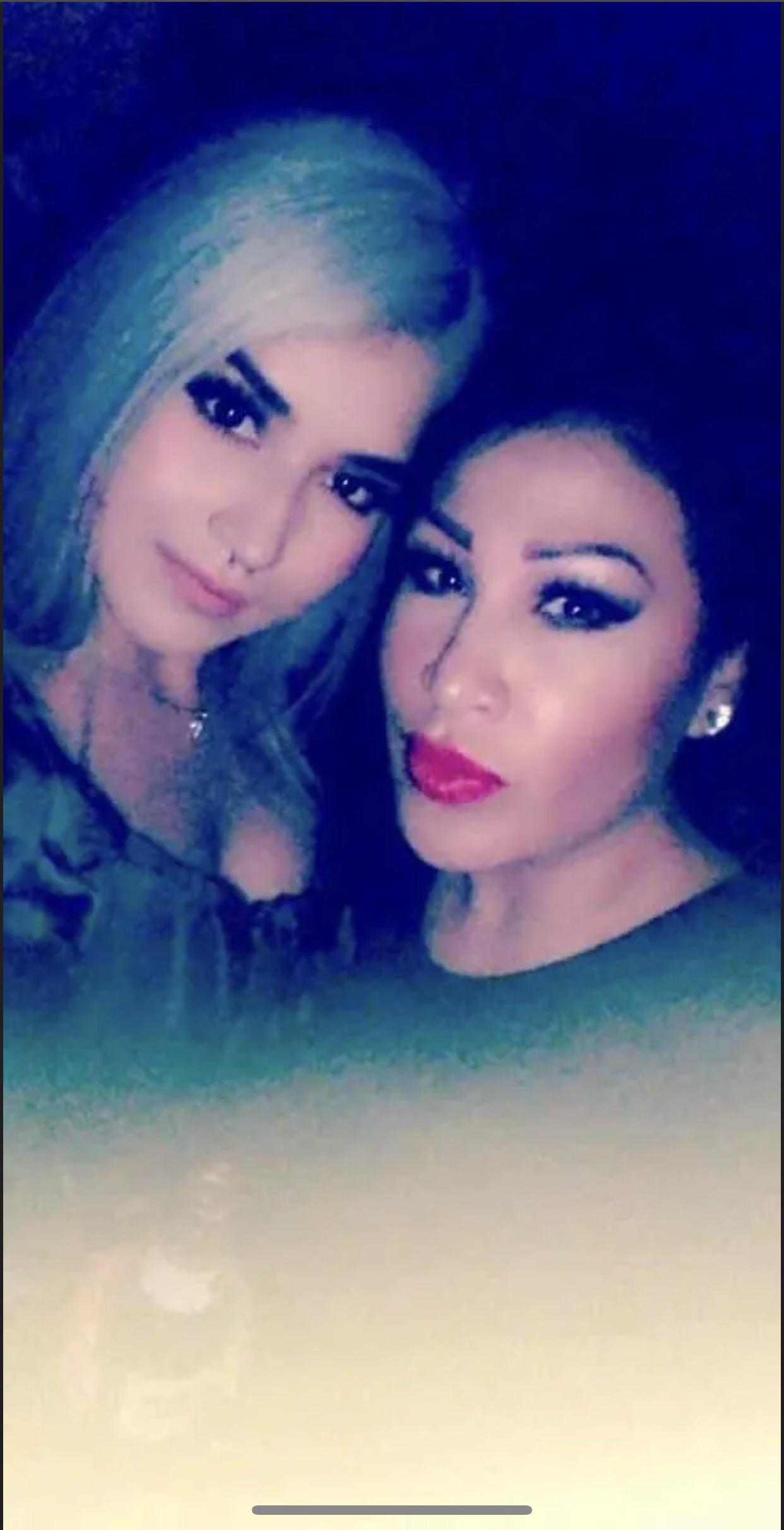 daughter and mother who’s taking your dick down their throat first?👀 | Scrolller