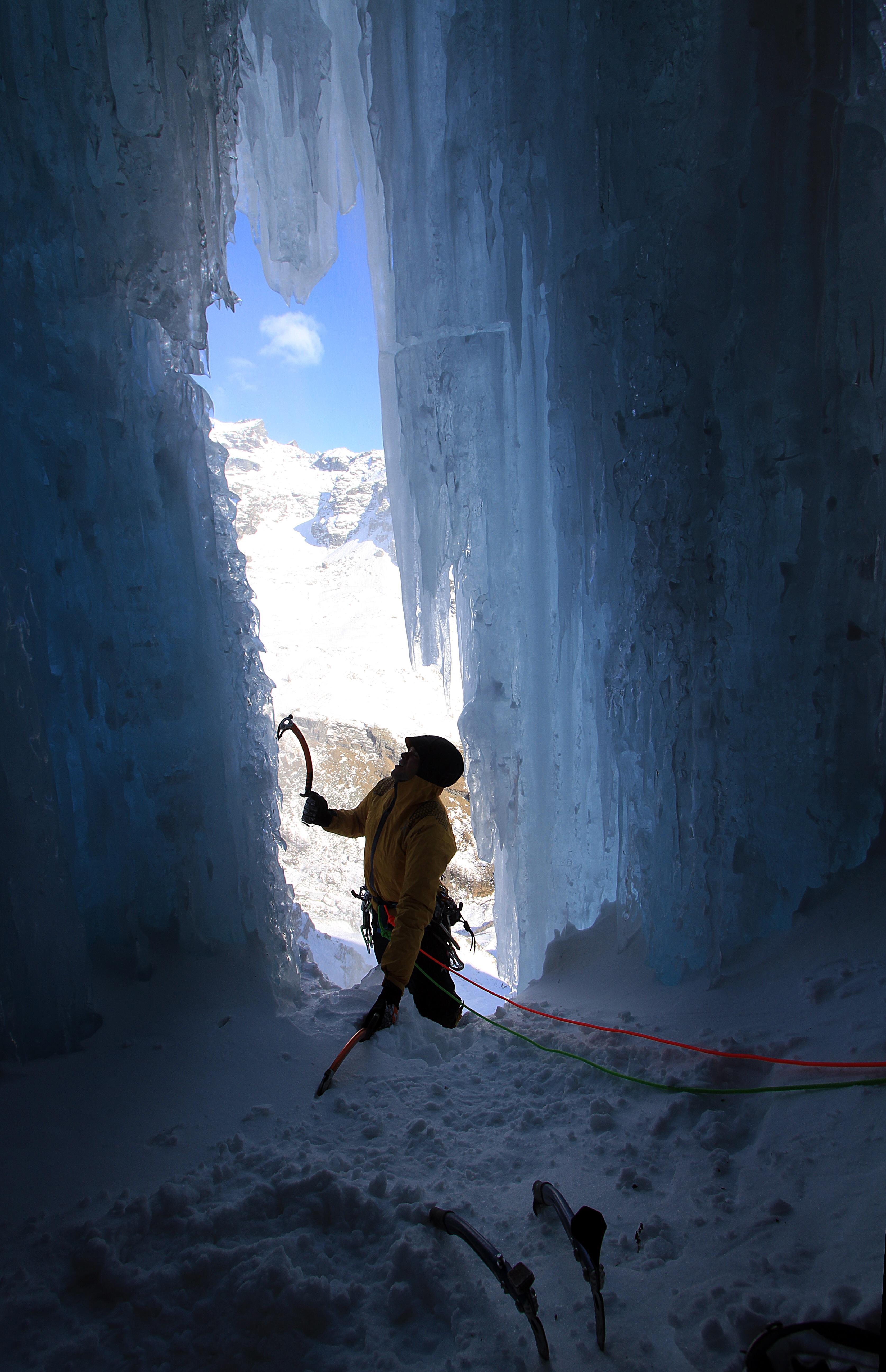 David and Goliath. | Scrolller