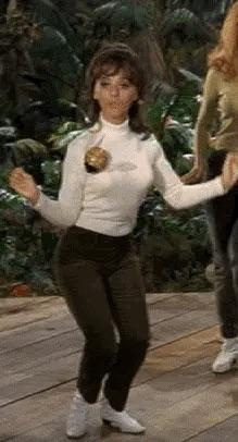 Dawn Wells , Mary Ann | Scrolller