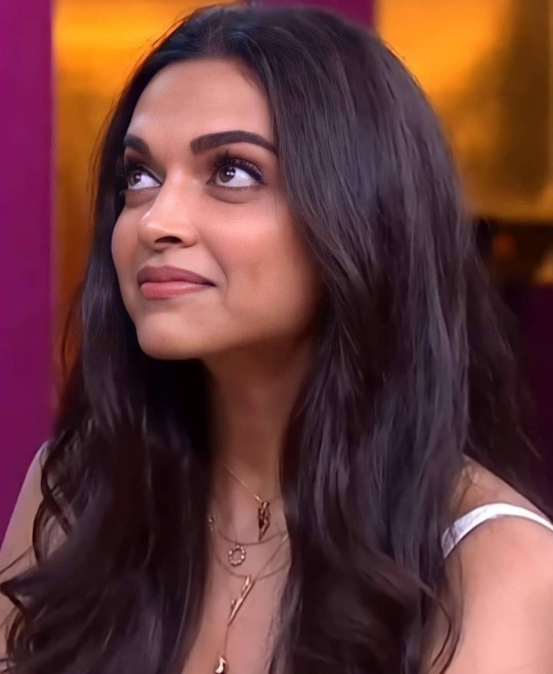Deepika Padukone Scrolller