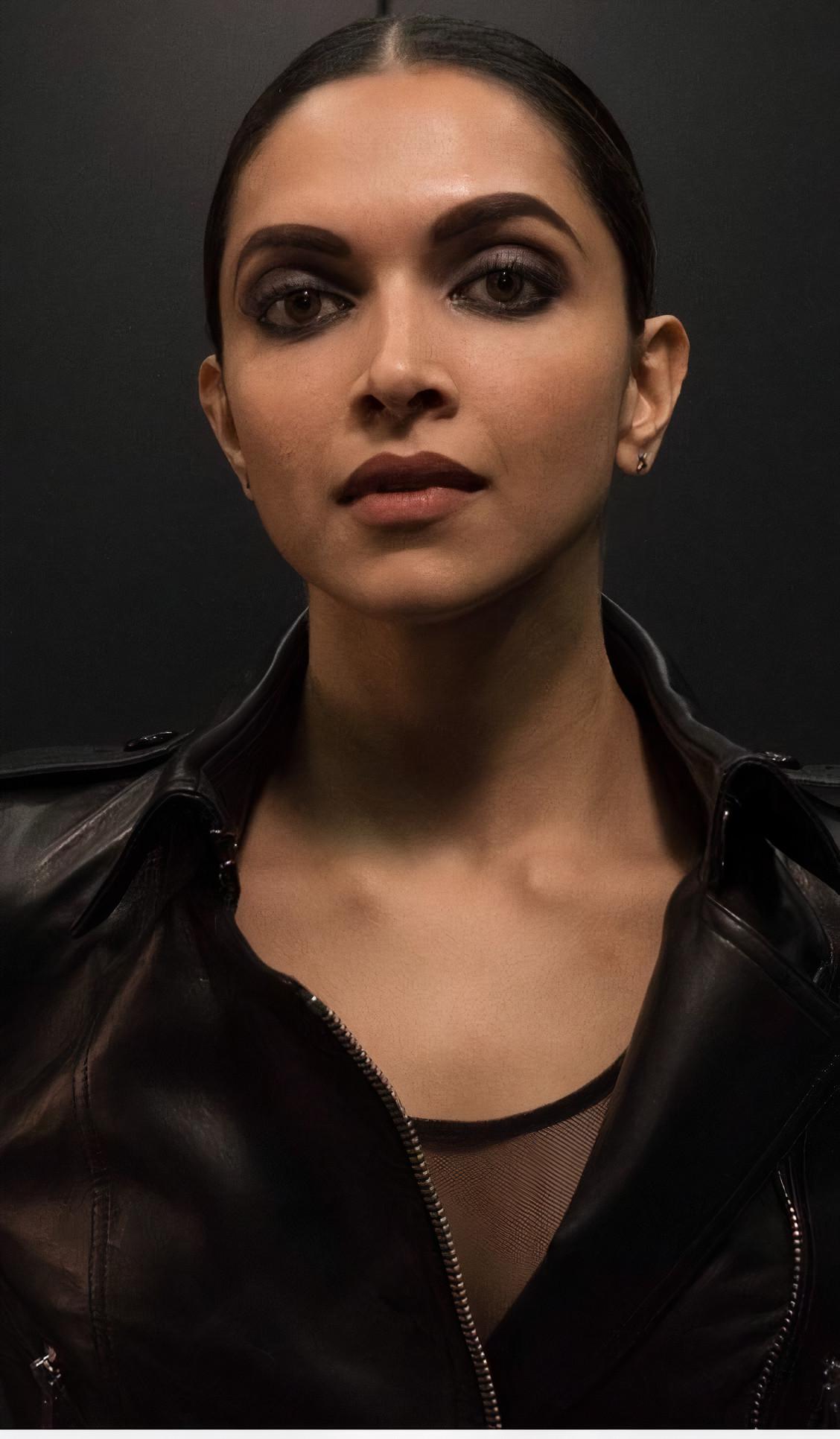 Deepika Padukone , her deep intense eyes can leave you hypnotized!!! such a goddess | Scrolller