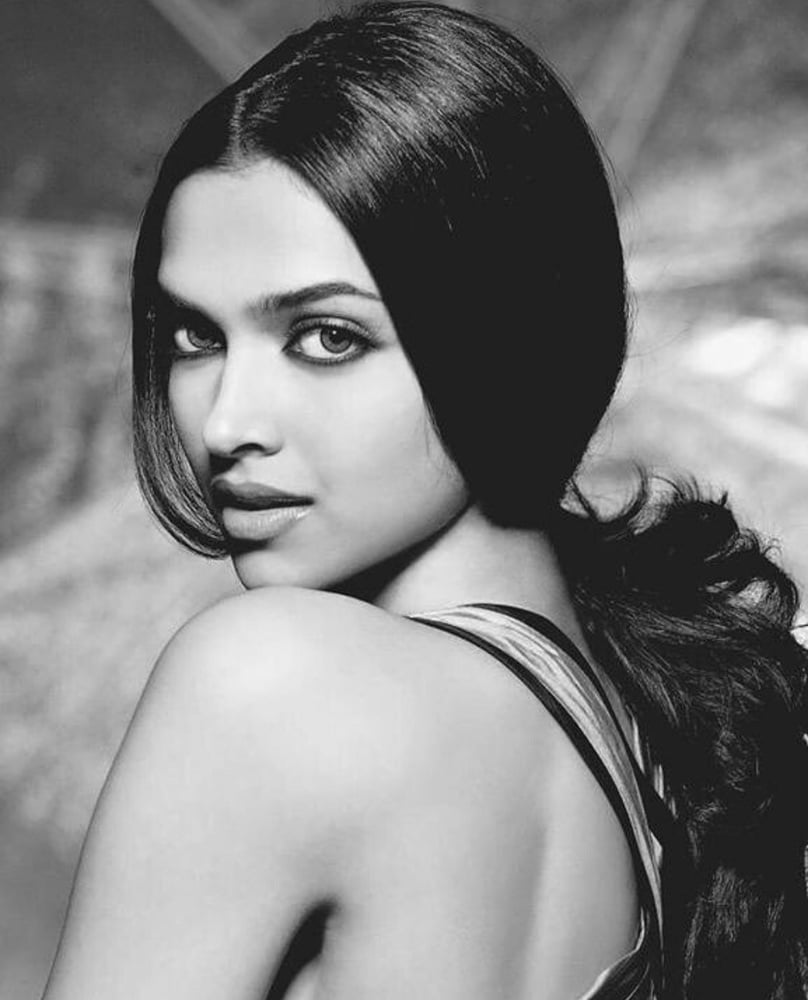 Deepika Padukone lusty gaze | Scrolller