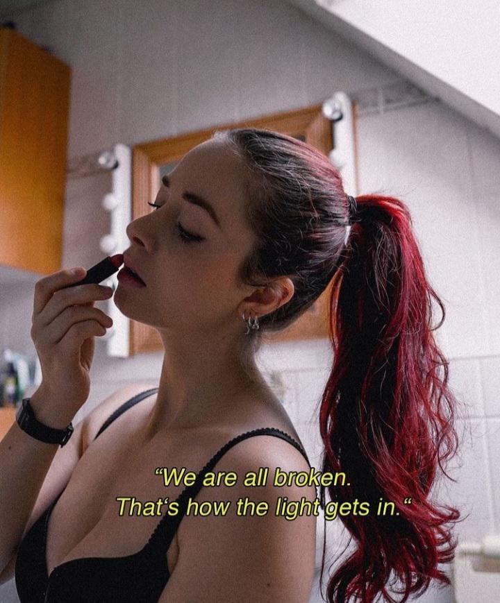 Dein bisschen Dekolleté mit einem deepen Spruch | Scrolller