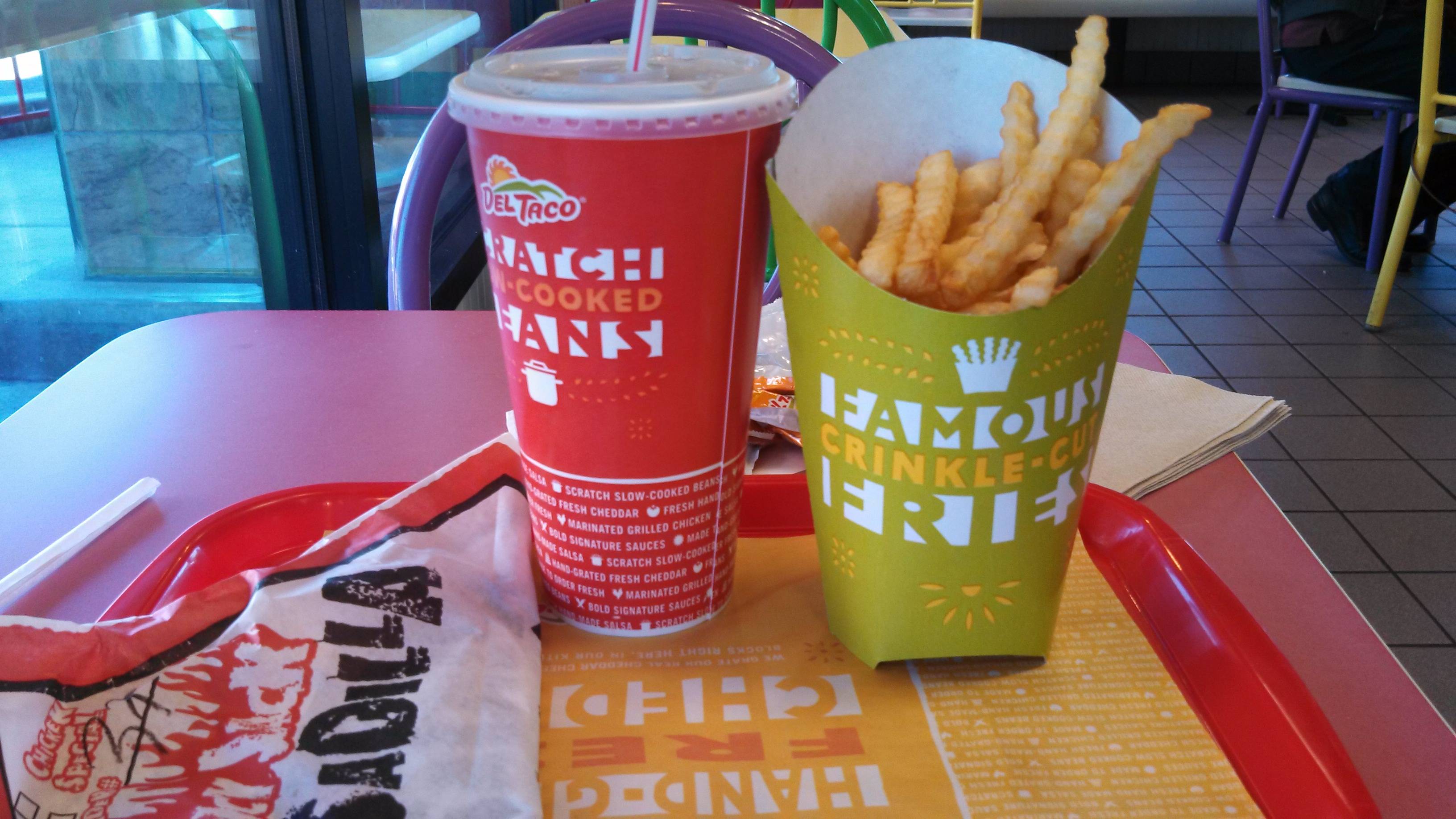 Del taco now serves their macho fries in this... ROBBERY?! | Scrolller