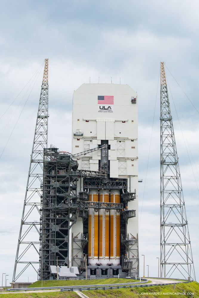 Delta IV Heavy before launch of NROL-37 | Scrolller
