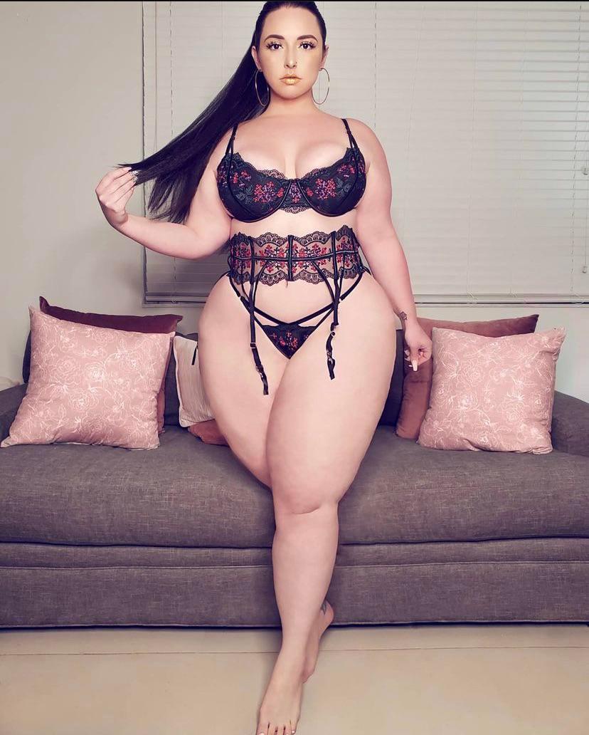 Dem thighs | Scrolller